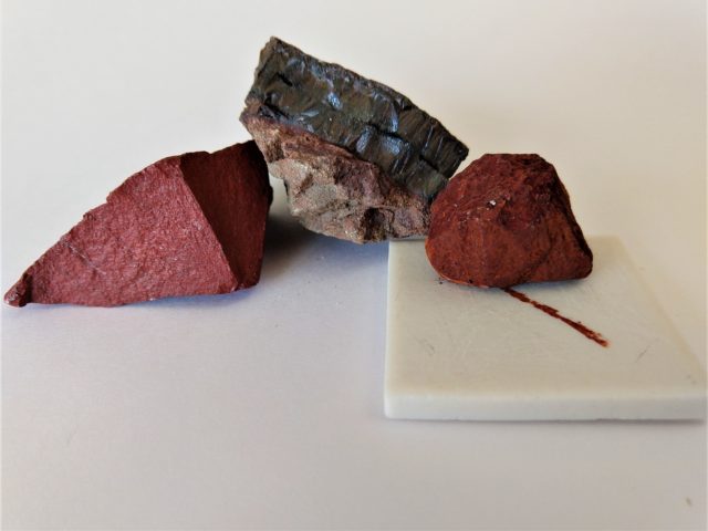 How to Identify Minerals: A Helpful Guide (With Pictures) – Rockhound ...