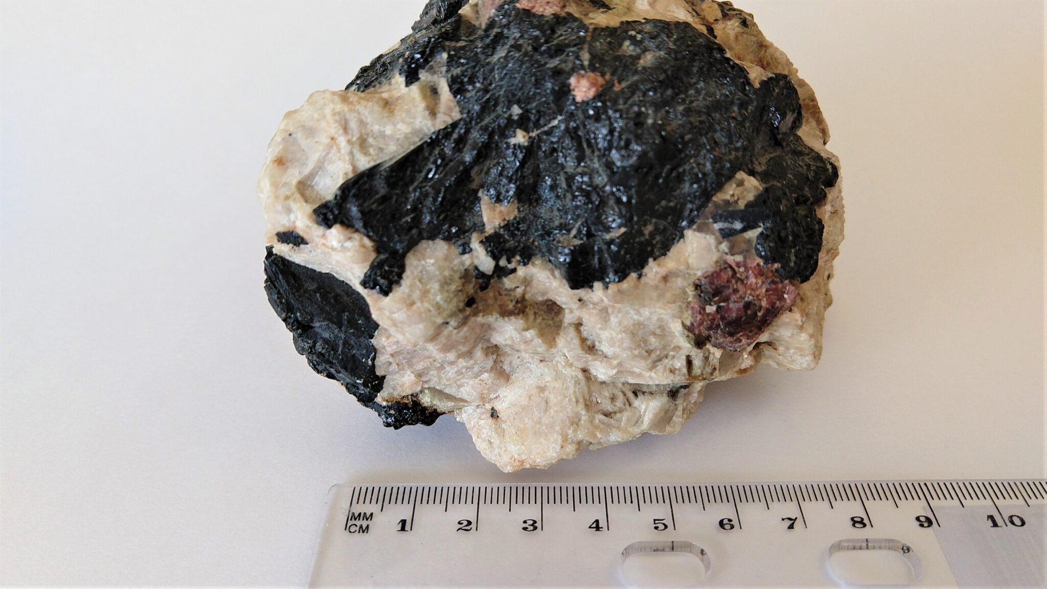 Pegmatite: Identification, Pictures & Info for Rockhounds – Rockhound ...